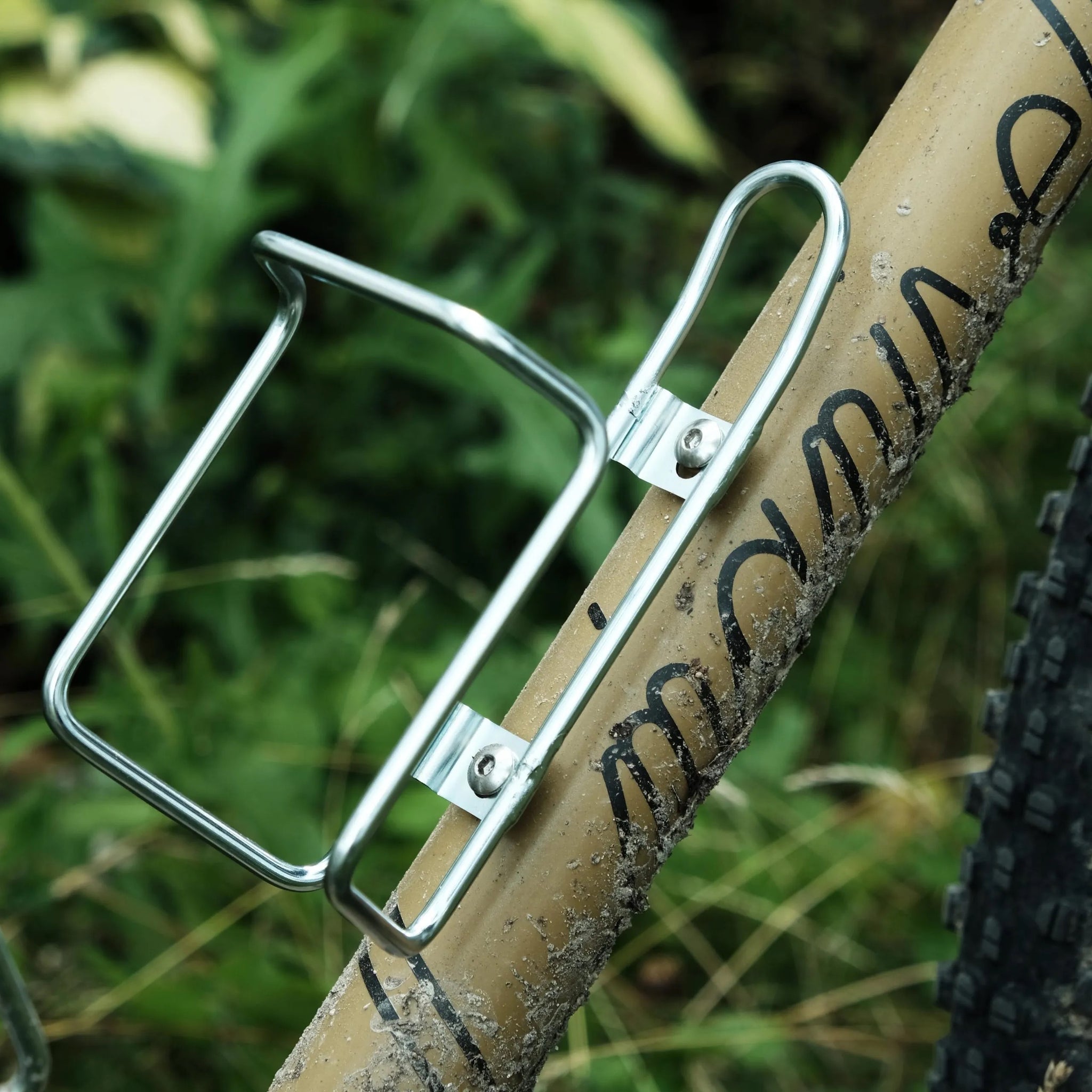 Porte-bidon Cycles Manivelle Acier – Baroudeur Cycles